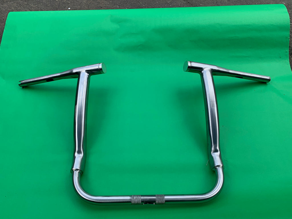 Dominoes – Handlebar Lee