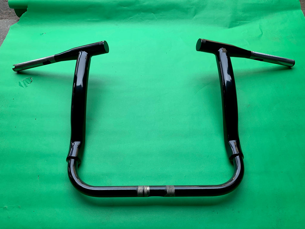 Dominoes – Handlebar Lee